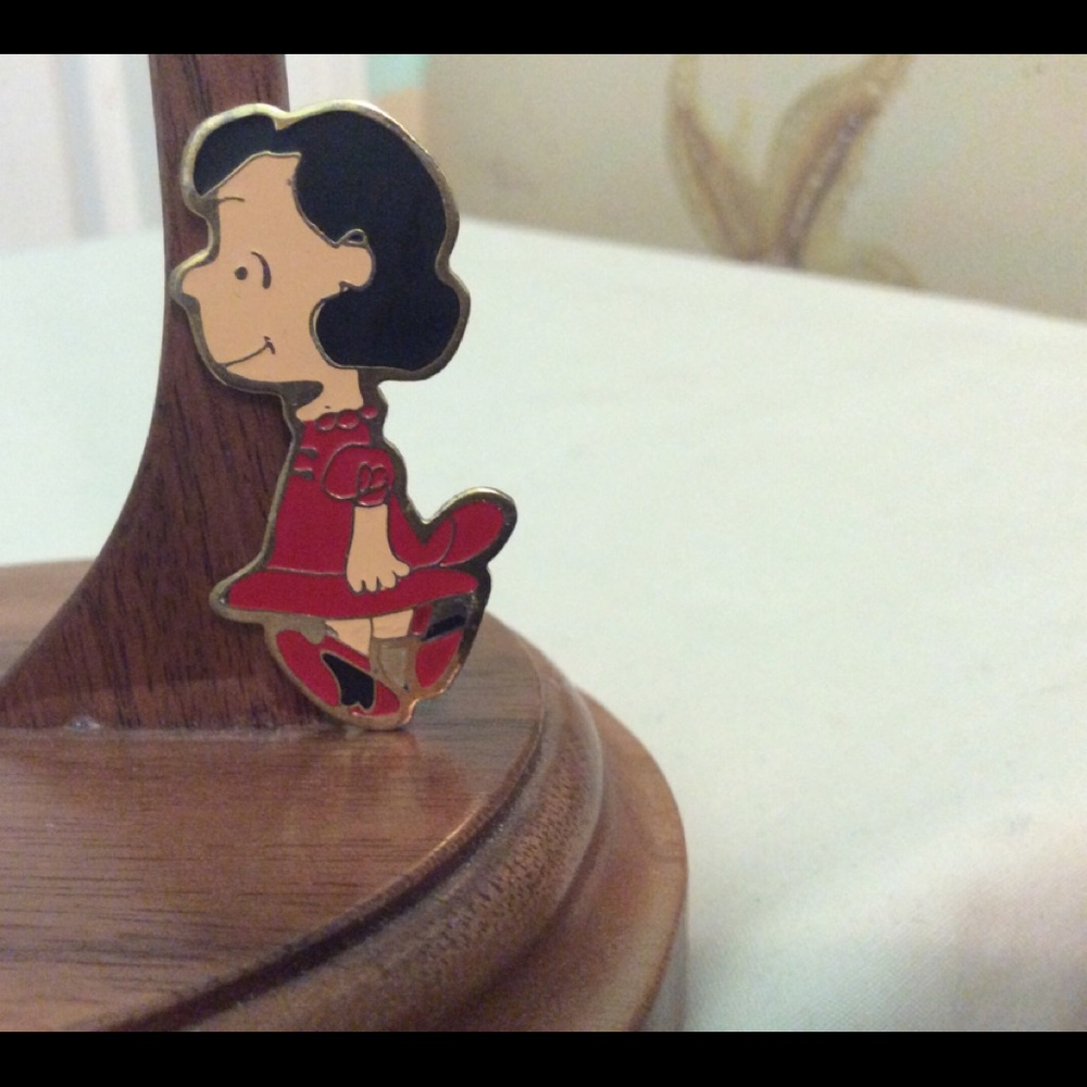 Vintage Lucy Peanuts Cartoon Van Pelt Pin - Gem